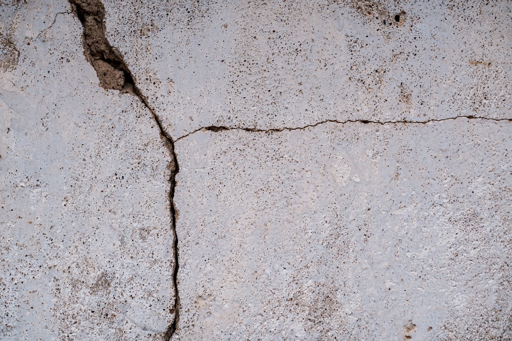 Hairline vs. Structural Cracks: How to Identify Foundation Floor Damage